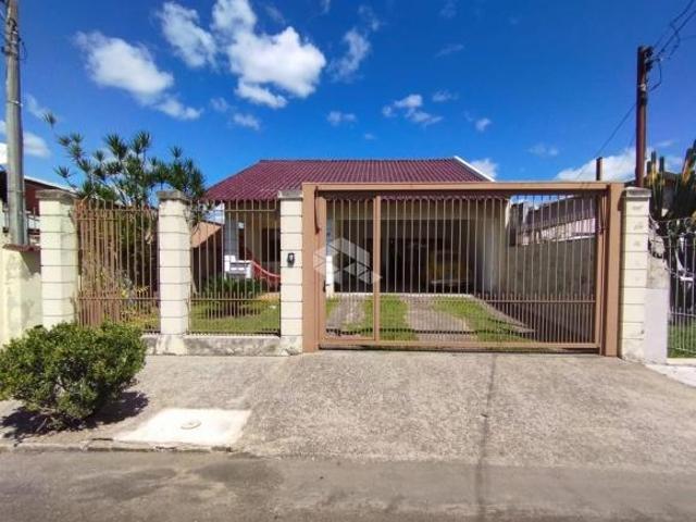 Casa com 3 dormitórios, suíte e pátio no Avenida em Santa Cruz do Sul