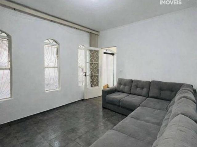 Casa com 3 dormitórios, suíte, energia solar e excelente localização