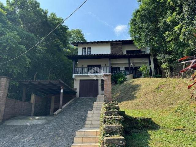 Casa com 3 dormitórios, sendo uma suite no bairro Santo Inácio!
