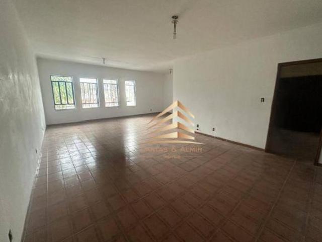 Casa com 3 dormitórios, sendo 1 suíte, 3 despensas, edícula, 221 m² por R$ 950.000 Jardim Santa Me
