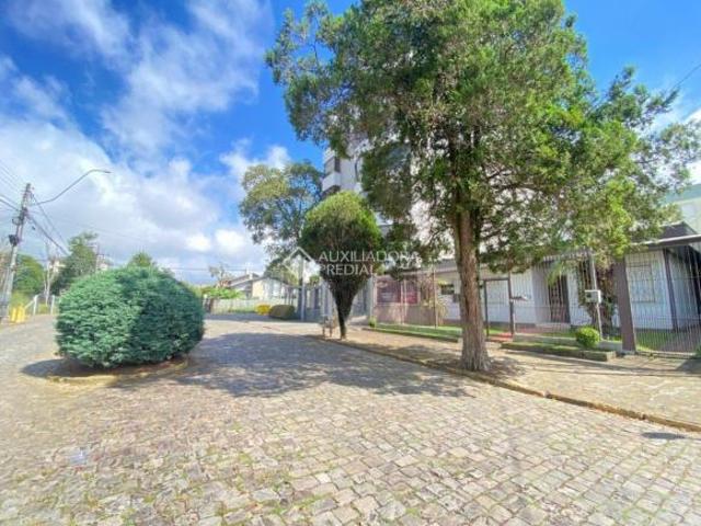 Casa com 3 dormitórios, sendo 1 suíte, 137m² privativos no bairro Saint Etienne