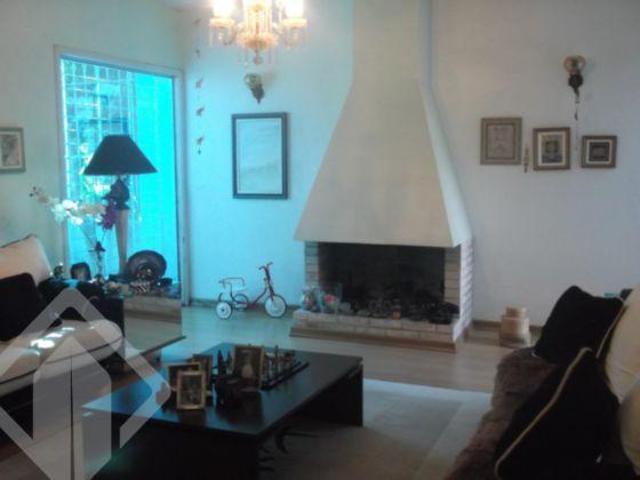 Casa com 3 dormitórios sendo 1 suíte