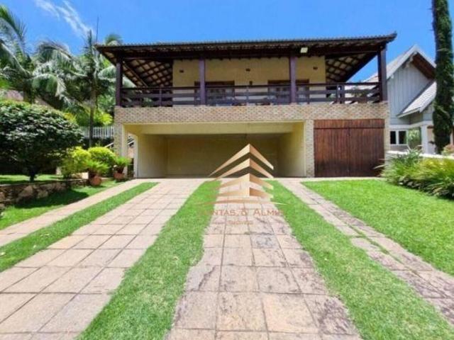 Casa com 3 dormitórios sendo 1 suíte, 6 vagas, piscina, área gourmet à venda, 367 m² por R$ 2.400.0