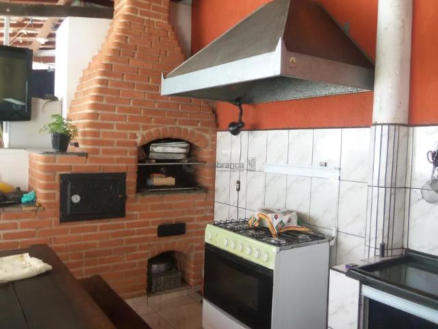 Casa com 3 dormitórios, sendo 1 suíte com hidro, quintal amplo à venda, 169 m² por R$ 1.000.000 Al