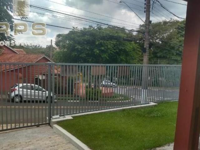 Casa com 3 dormitórios, sendo 1 suíte, casa térrea Além disso, conta com salas de estar com lareira