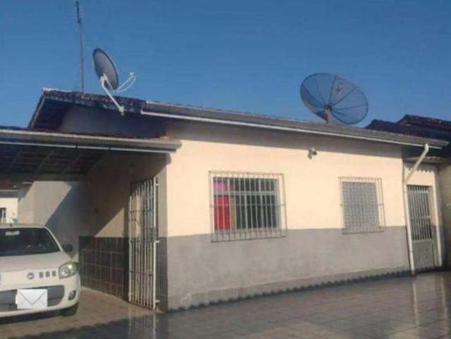 Casa com 3 dormitórios sendo 1 suíte à 700 metros da praia por R$ 650.000,00 em Bertioga SP