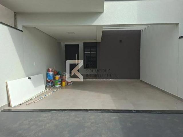 Casa com 3 dormitórios sendo 1 suíte à venda, 180 m² de terreno e 122 m² de área construída por R$ 9