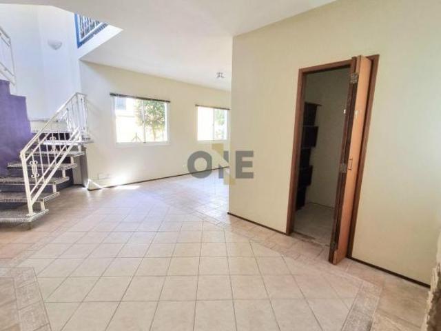 Casa com 3 dormitórios sendo 1 suíte à venda Granja Viana Cotia/SP