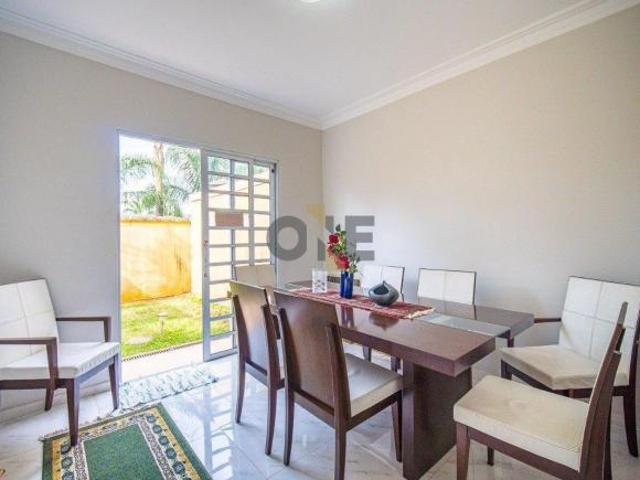 Casa com 3 dormitórios sendo 1 suíte à venda Granja Viana Cotia/SP