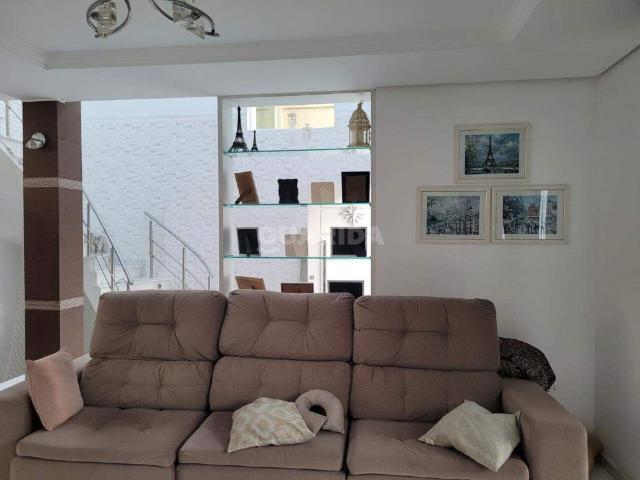 Casa com 3 dormitórios, sendo 1 suíte, e 4 vagas de garagem no bairro Ecoville COD: 21498