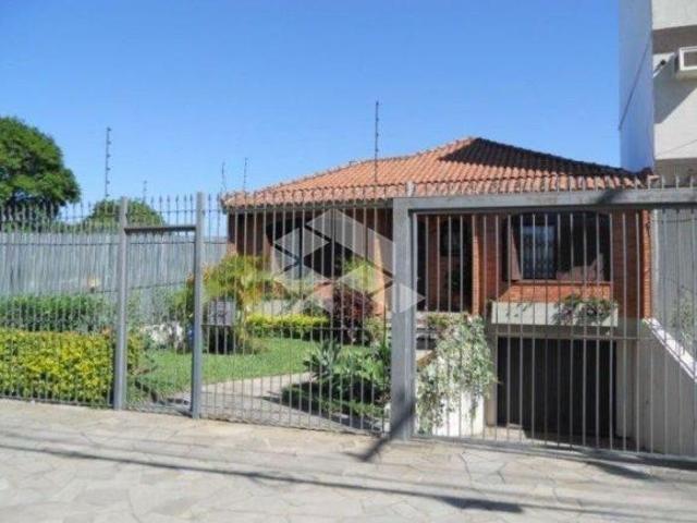 Casa com 3 dormitórios, sendo 1 suite, lavabo e vaga com 283m2 no bairro Santa Tereza