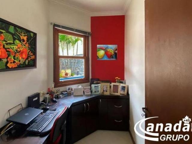 Casa Com 3 Dormitorios Sendo 1 Suite, Lareira, Piscina e Gourmet!