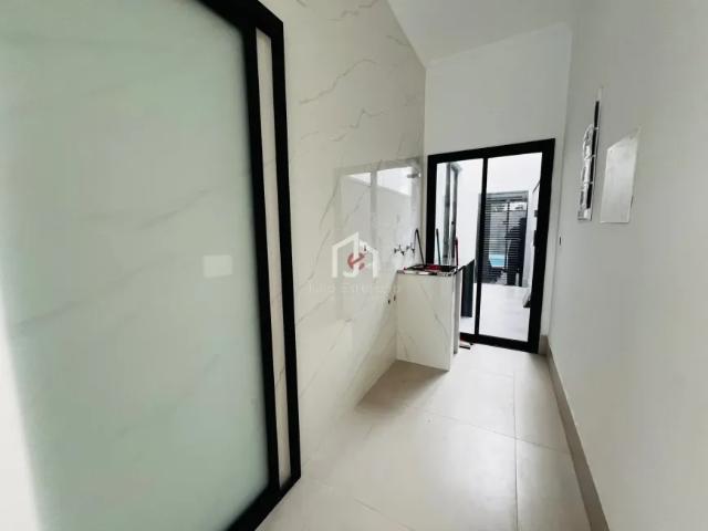 Casa com 3 dormitórios sendo 1 suíte master no condomínio Residencial Ouroville em Taubaté