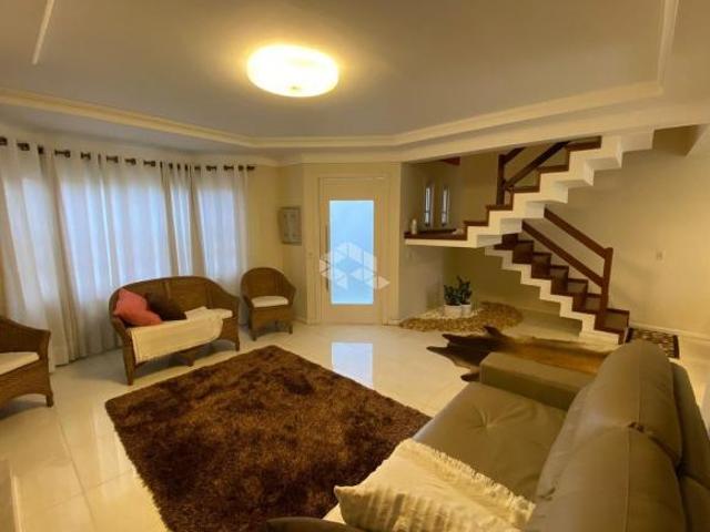 Casa com 3 dormitórios sendo 1 suíte no bairro Guarujá