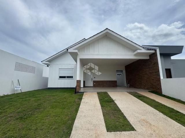 Casa com 3 dormitórios, sendo 1 suíte, no Bairro Linha Santa Cruz
