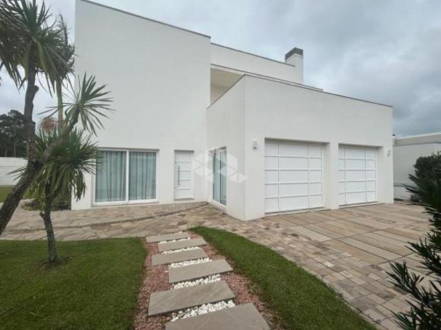 Casa com 3 dormitórios sendo 1 suíte no bairro São Luiz