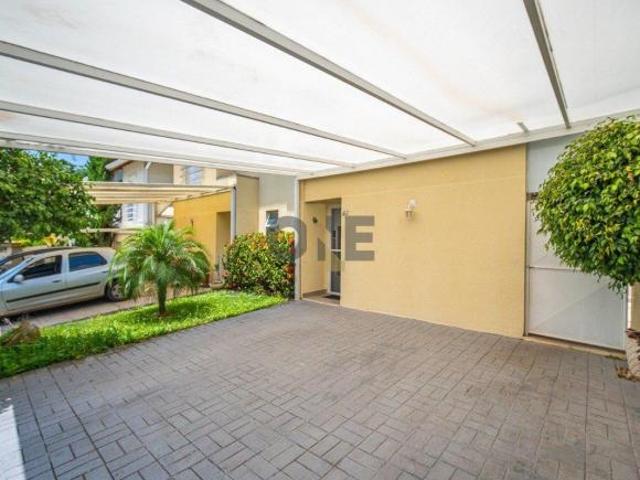 Casa com 3 dormitórios, sendo 1 suíte para venda na região Granja Viana Cotia SP