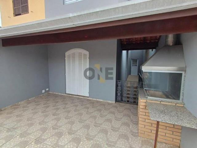Casa com 3 dormitórios, sendo 1 suíte para venda na região Granja Viana Cotia/SP
