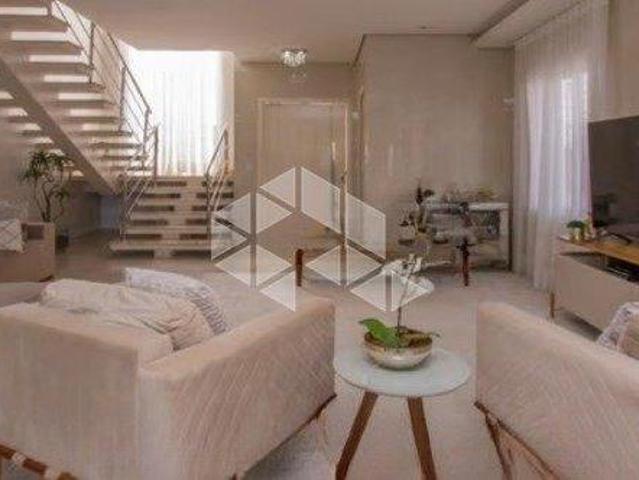 Casa com 3 dormitórios, sendo 1 suíte, piscina, 3 vagas de garagem, semi mobiliada