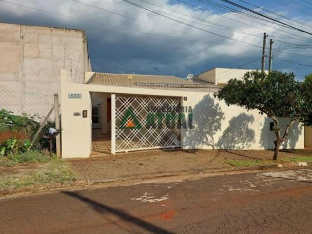 CASA COM 3 DORMITÓRIOS SENDO 2 SUÍTES NA REGIÃO LESTE
