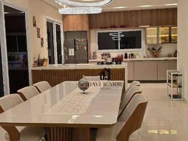Casa com 3 dormitórios sendo 2 suites à venda, 377 m² por R$ 2.200.000 Condomínio Village da Serra