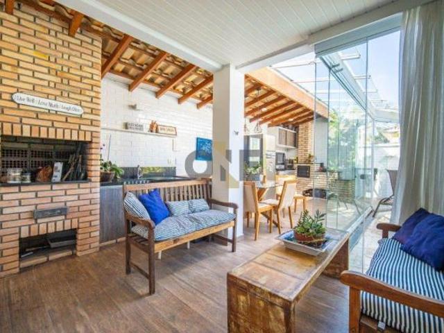 Casa com 3 dormitórios, sendo 3 suítes para venda ou locação Granja Viana Cotia SP