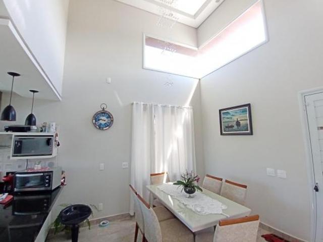 Casa com 3 dormitórios, terreno de 1.024 m² e construção de 260 m²