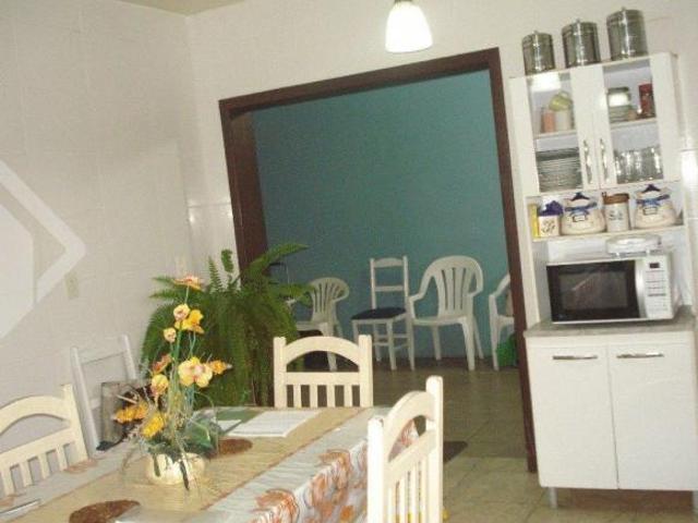 CASA COM 3 DORMITÓRIOS, VAGA, DOIS PISOS NA RUA TERESINA