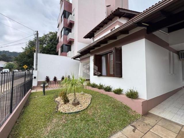 Casa com 3 dormitórios 01 suíte master no Bairro Santo Inácio!