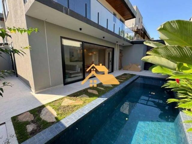 Casa nova em condomínio em Juquehy, 3 suítes, piscina privativa e arquitetura contemporânea em local