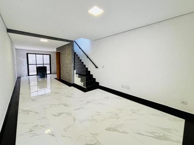 CASA COM 3 DORMITÓRIOS 1 SUÍTE, 2 VAGAS, 135M² ÁREA ÚTIL À VENDA EM PENHA