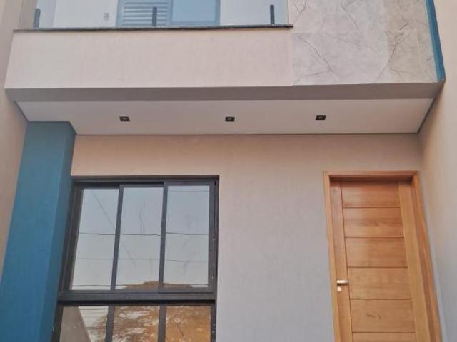 CASA COM 3 DORMITÓRIOS 1 SUÍTE, 4 VAGAS, 200M² ÁREA ÚTIL À VENDA EM PENHA