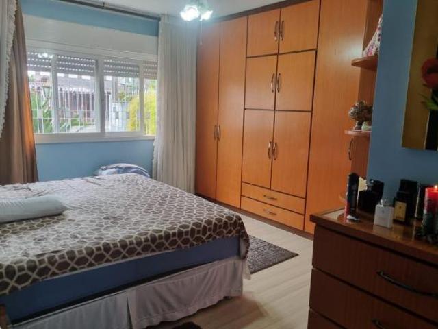 Casa com 3 Dormitórios, 1 Suíte, Área Gourmet e Estrutura para 2º Piso – Bairro