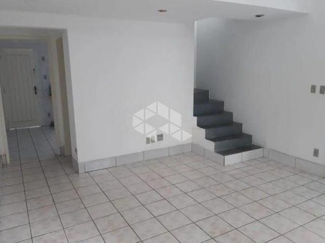 Casa com 3 dormitórios, 1 suíte e 2 vagas no Jardim Itú em Porto Alegre RS!