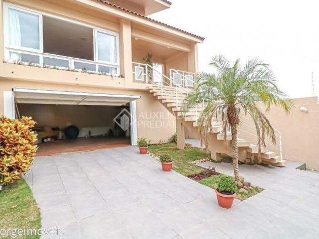 Casa com 3 dormitórios, 1 suite e 2 vagas
