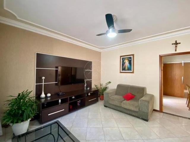 Casa com 3 Dormitórios 1 suíte e Área Gourmet