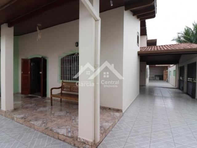 Casa com 3 dormitórios 1 suíte, lado praia