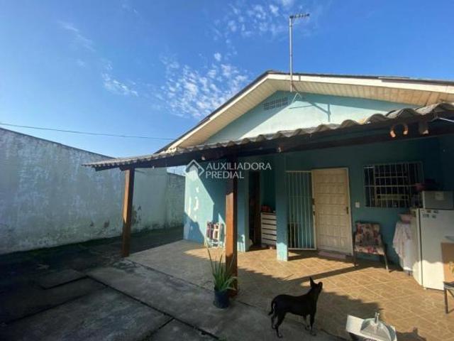 Casa com 3 dormitórios 225 m² área total Pátio nos fundos Campina São Leopoldo