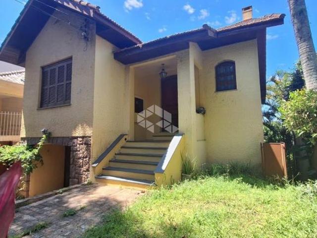 Casa com 3 dormitórios 239m² Bairro Petrópolis