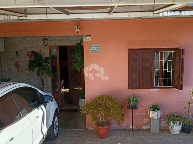 Casa com 3 dormitórios, 2 banheiros e 2 vagas