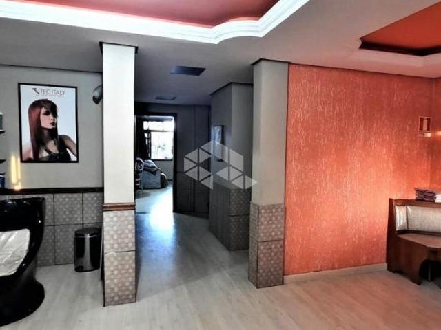 Casa com 3 dormitórios, 2 banheiros, Living estendido, vaga de garagem para 2 carros. No bairro Estâ