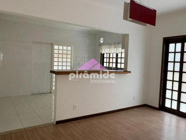 Casa com 3 dormitórios, 2 suítes e lazer completo no Residencial de Ville em São José dos Campos/SP