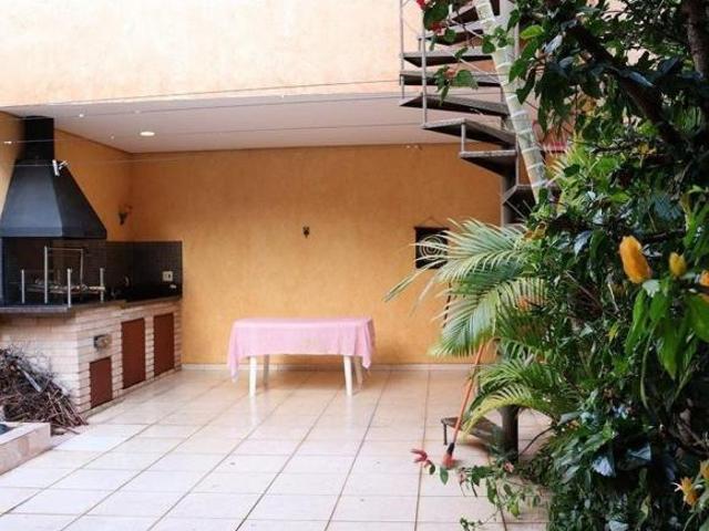 Casa com 3 dormitórios 2 vagas a venda na Granja Julieta