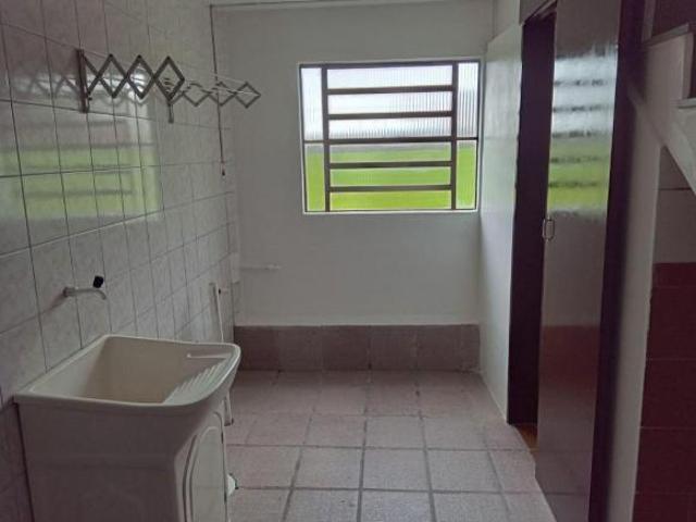 Casa com 3 dormitórios, 2 vagas de garagem fechada !