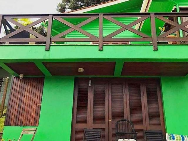 CASA COM 3 DORMITÓRIOS