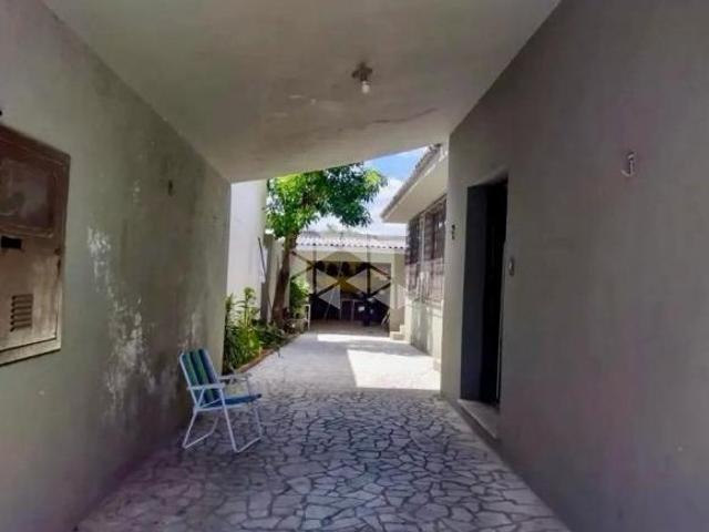 Casa com 3 dormitórios, 3 banheiro, 5 vagas com 200m2