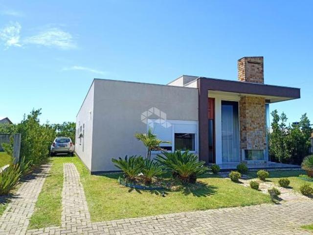 Casa com 3 dormitórios, 3 suítes, no condomínio Dubai, Capão da Canoa