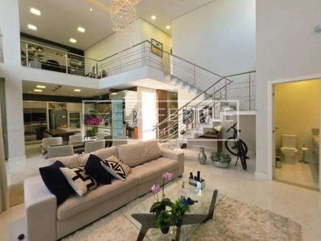 Casa com 3 Dormitórios, 3 Suítes, 320m², à venda por R$ 2.649.000 Uberaba, Curitiba PR