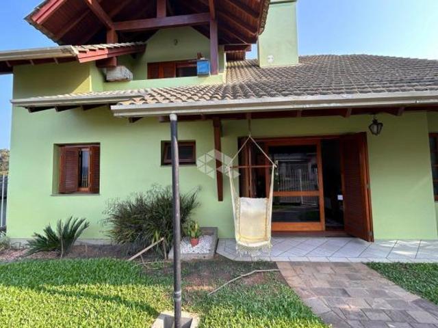 CASA COM 3 DORMITÓRIOS
