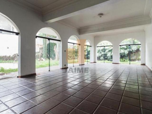 Casa com 3 Dormitórios 8 Vagas em Pacaembu
